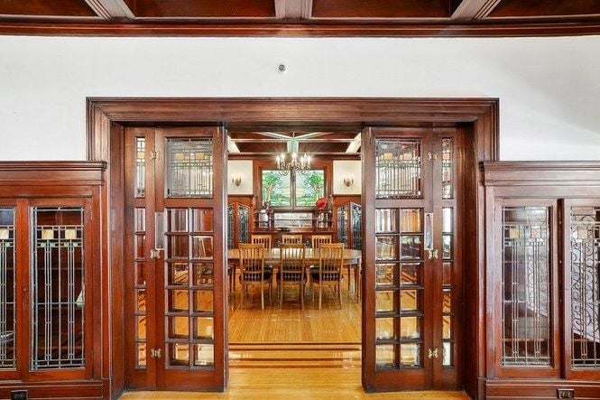 Historic Centanni home, once site of lavish Christmas displays, hits ...