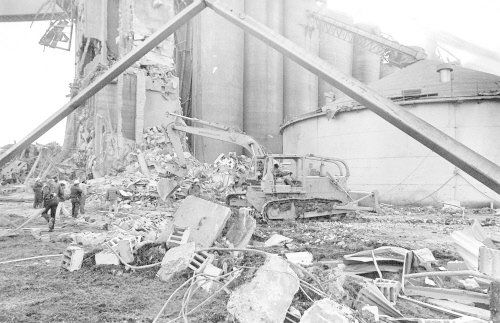 Continental Grain elevator at Nine Mile Point exploded Dec. 22, 1977 ...