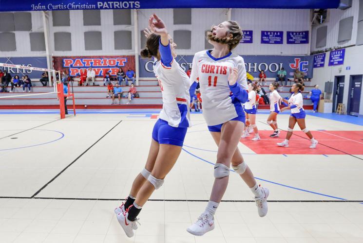 Sacred Heart’s Cami Davis, Gigi Gibbens score key points in volleyball ...
