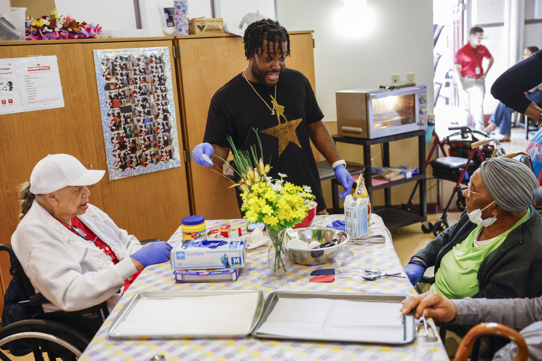 Hamilton cast members bake with New Orleans senior citizens | Photos ...