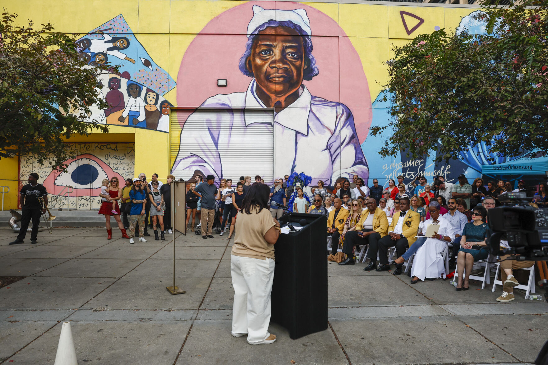 Photos: ‘The Welcoming Committee,’ mural unveiled near the Superdome ...