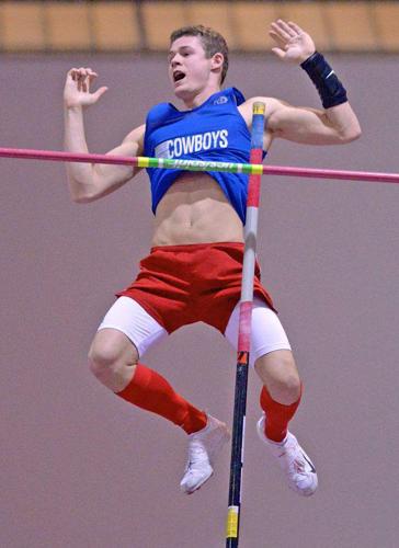 Sumner pole vaulter Devin King sets state mark, almost gets national ...