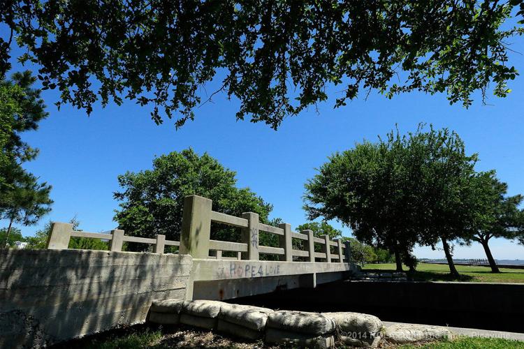 Bridge along popular Mandeville lakeshore path to be replaced | Local ...