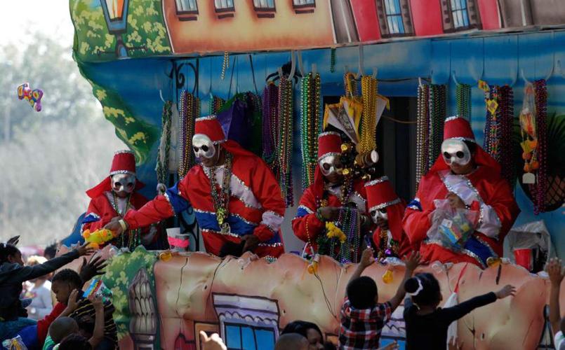 Photos: Perfect weather, lots of smiles for NOMTOC parade in Algiers ...