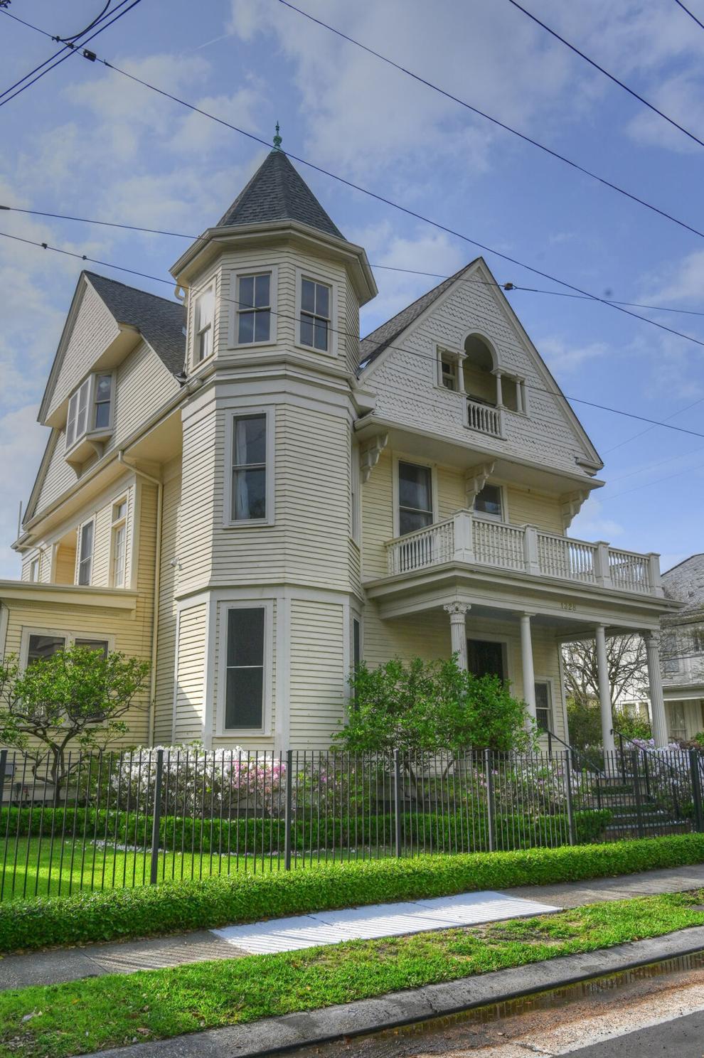 With a kitchen makeover, an ornate Queen Anne becomes the right fit for ...