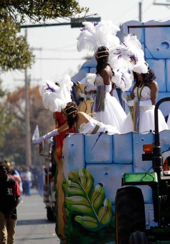 Photos: Perfect weather, lots of smiles for NOMTOC parade in Algiers ...