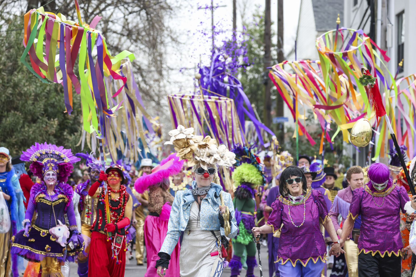 Easy breezy: Mardi Gras revelers celebrate despite weather | Mardigras ...