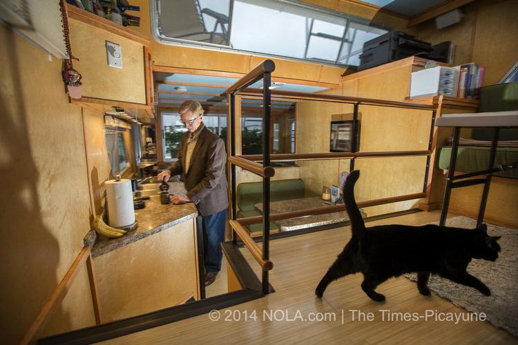 At home on the water: architect Don Helgeson renovates a houseboat and ...