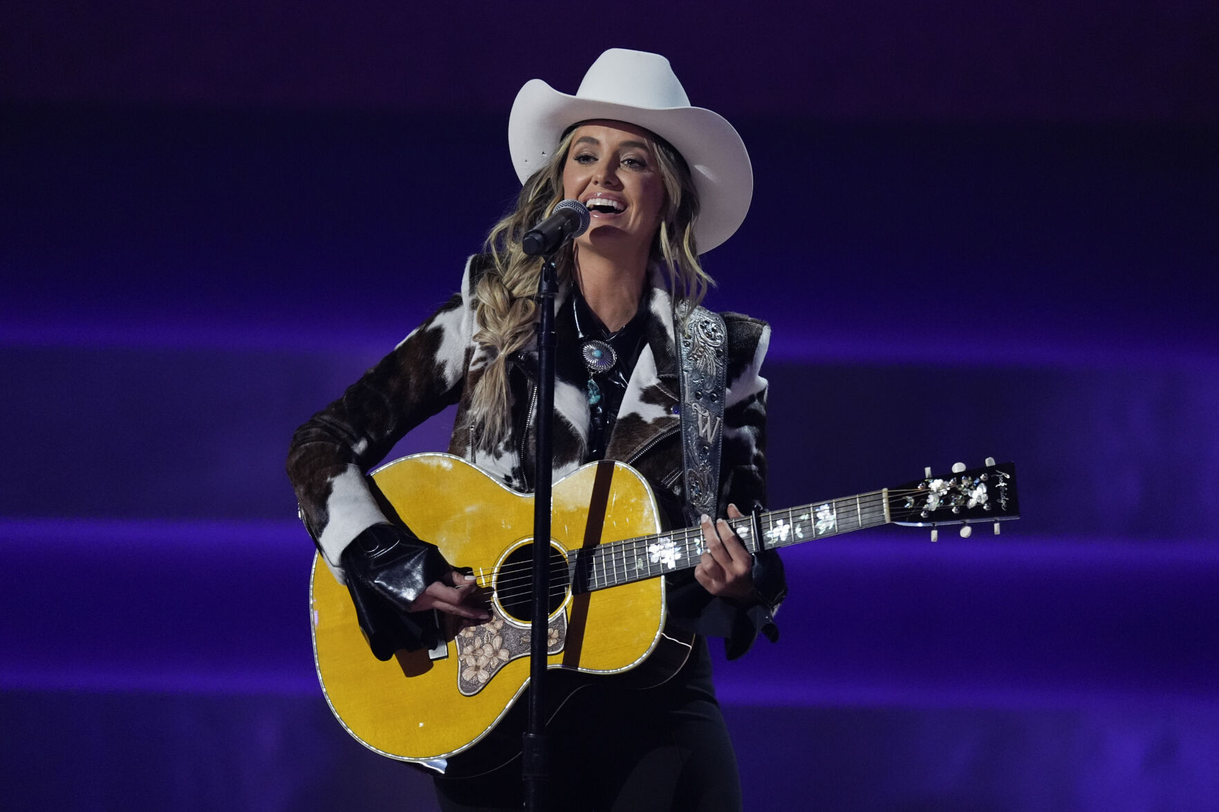 Lainey Wilson wins 2 CMA awards, Brooks & Dunn duo of year ...
