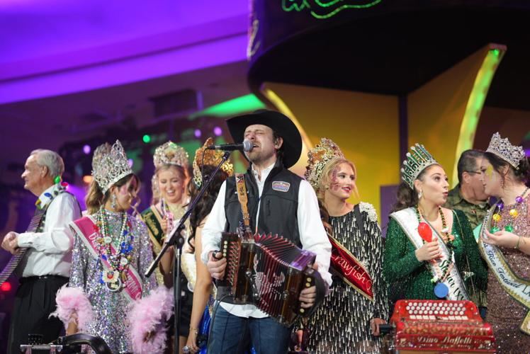 Drew Brees, Roger Goodell surprise Washington Mardi Gras | Local ...
