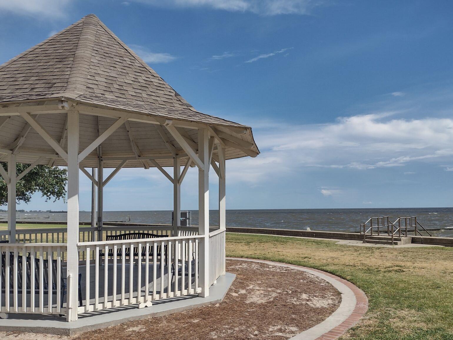 famous people from mandeville louisiana