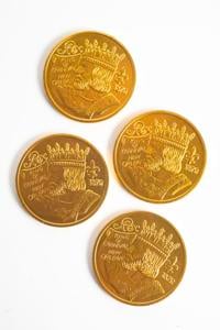 Beads, coconuts, doubloons: The history of Mardi Gras throws | Mardi ...