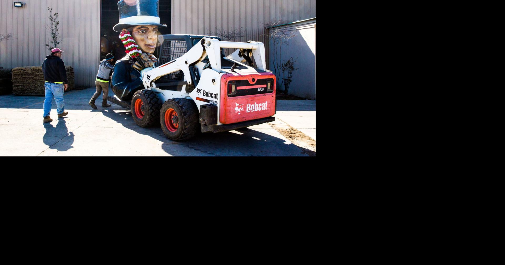 Photos: Creepy, kooky, altogether colorful floats prepared for weekend ...