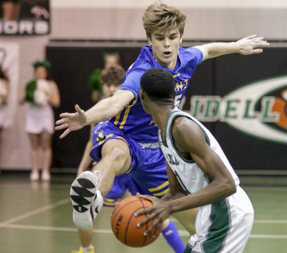 St. Paul's grabs 18-point lead then holds off Slidell in 6-5A opener ...