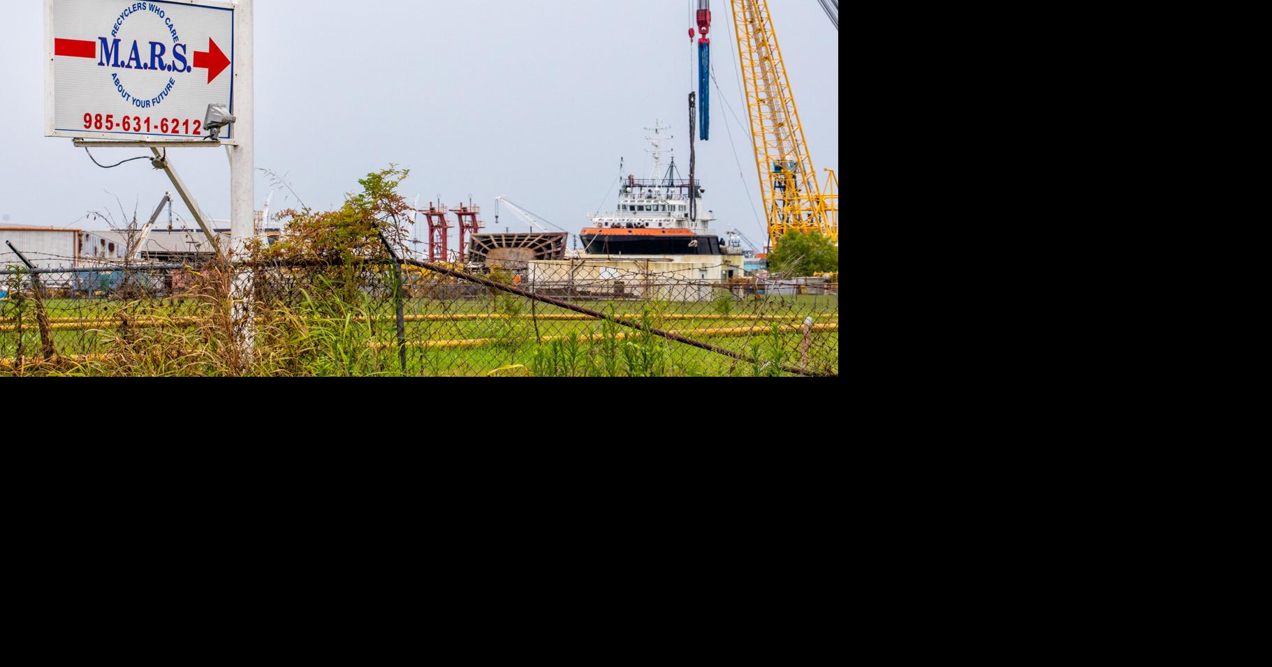 Bow of capsized Seacor Power lift boat recovered as salvage operation ...