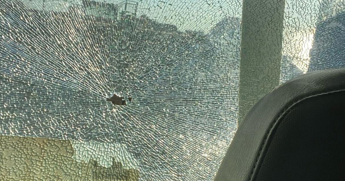 I-10 shooting breaks 18-wheeler window, barely misses driver | Crime ...