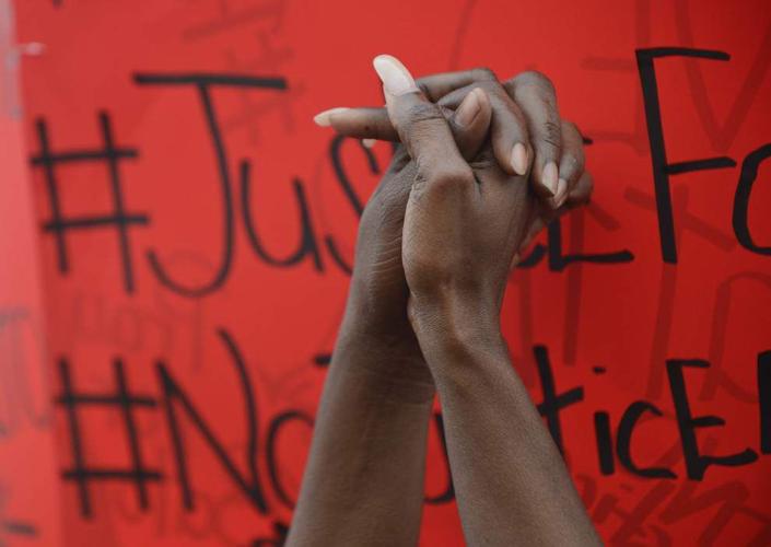 'I’m so outraged,' crowd at Baton Rouge prayer vigil for Alton Sterling ...