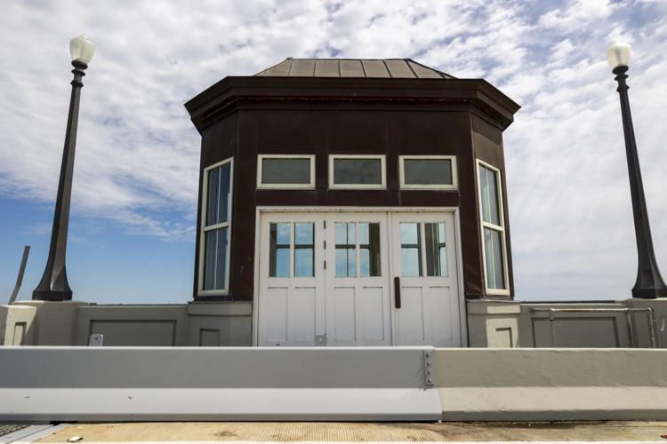 Two La. senators want to name a bridge after Jimmy Buffett | Business ...