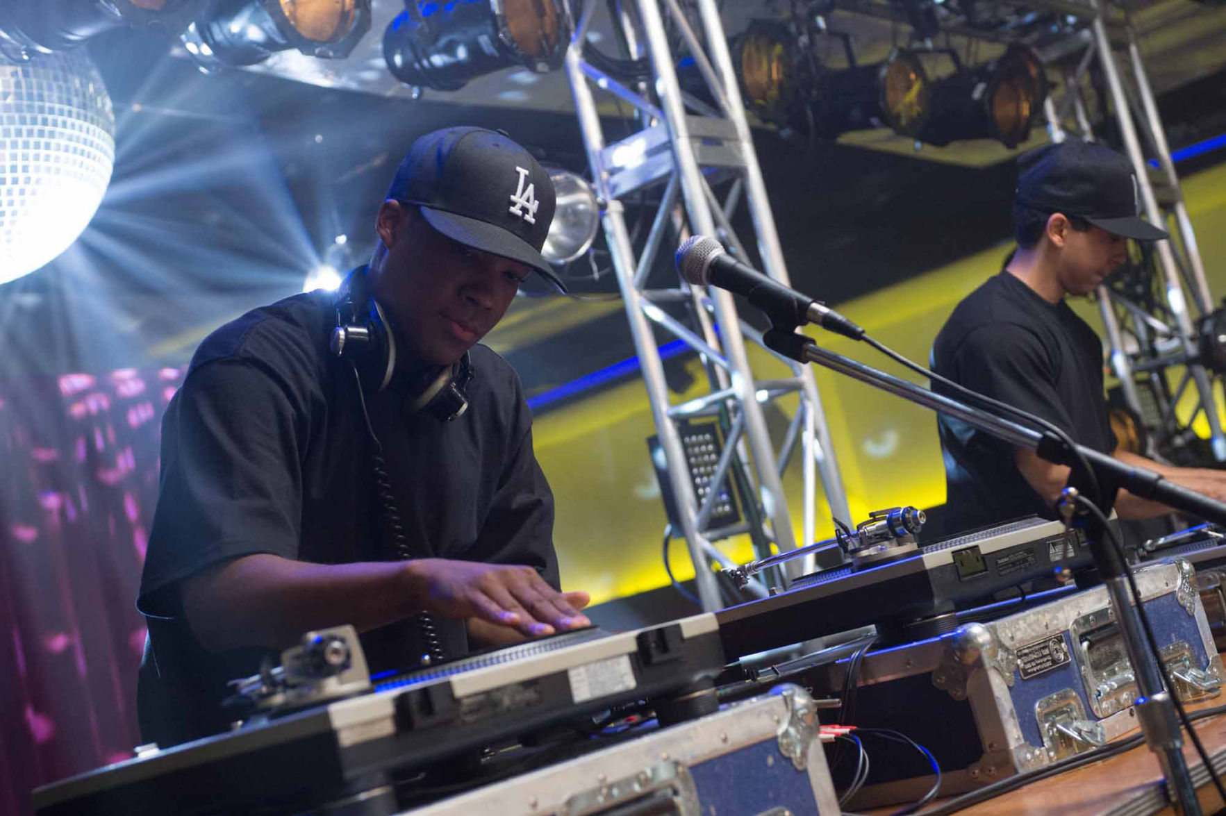 'Straight Outta Compton' movie review: N.W.A. movie arrives as more ...