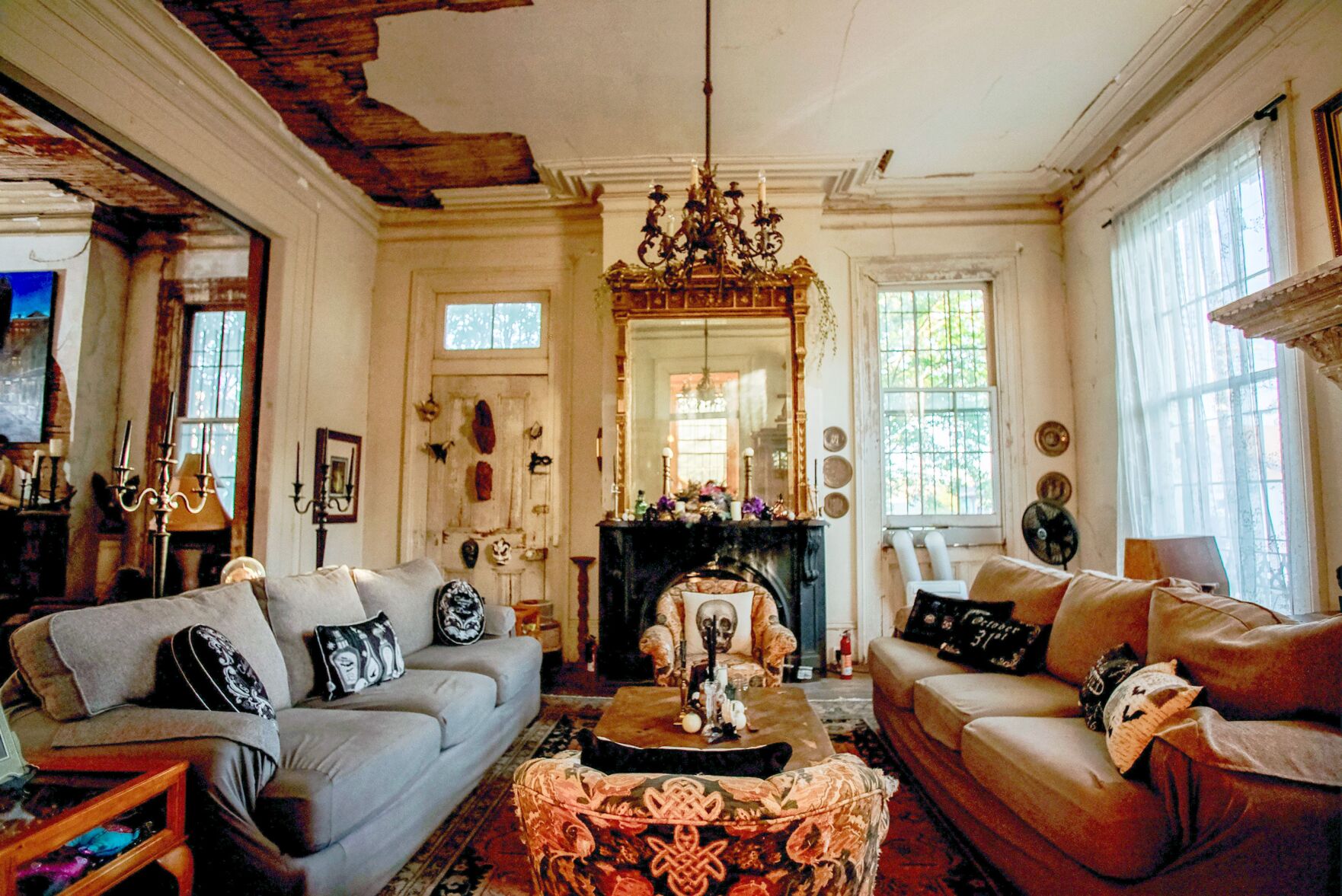 Crumbling New Orleans townhouse competes as 'Scariest House ...