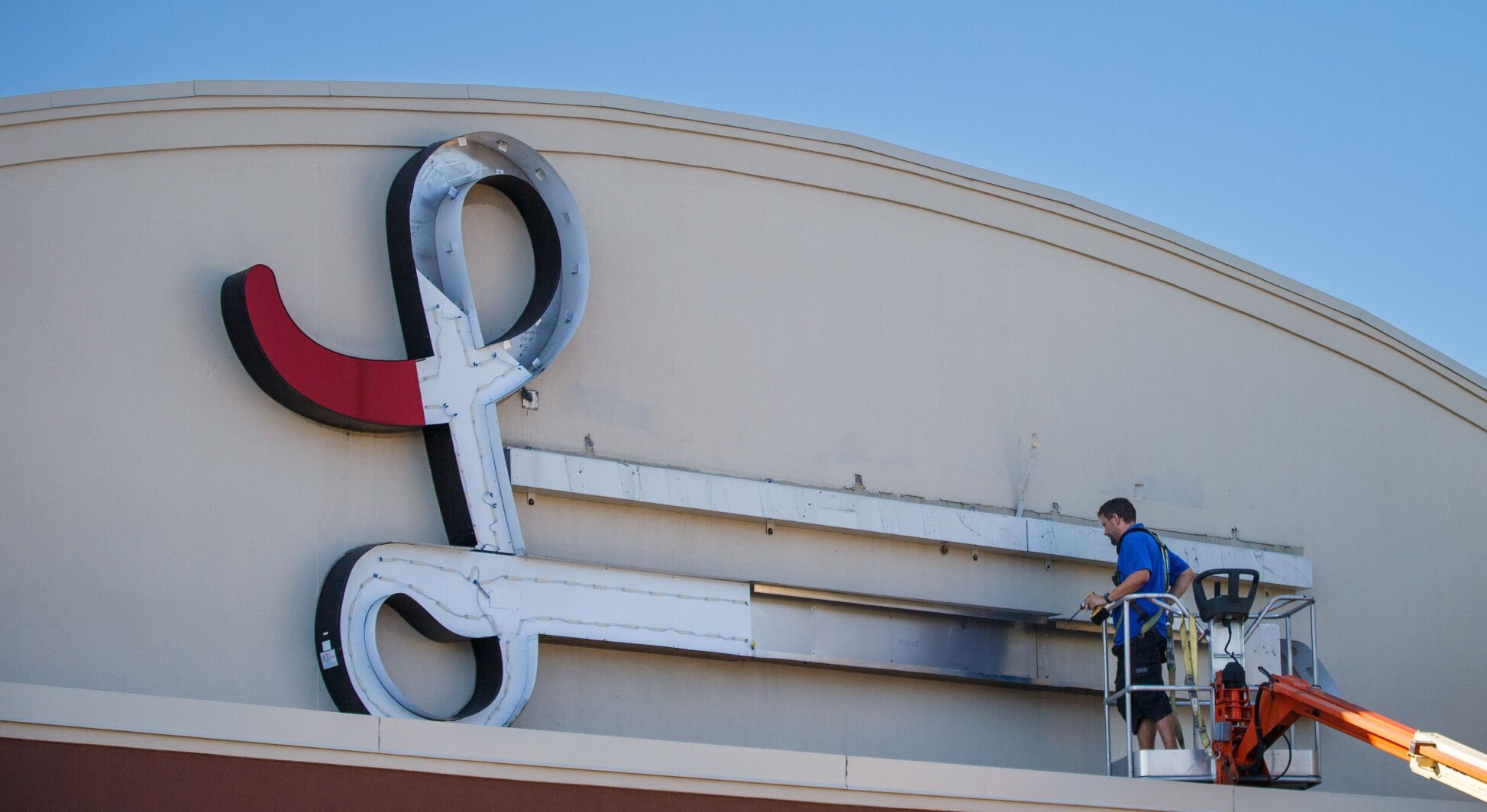 Langenstein's has reopened as Robert stores | Business News | nola.com