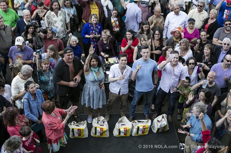 Stella!! yelling contest in the French Quarter: Photo gallery ...