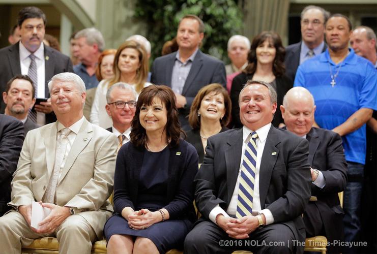 Ben Zahn, new mayor of Kenner, takes the oath of office | Archive ...