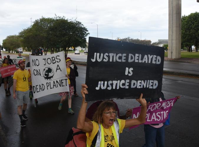 Environmentalists walk from New Orleans to Baton Rouge to protest ...