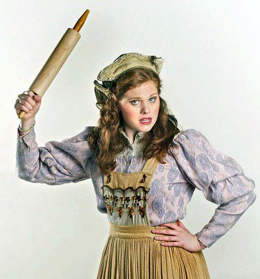 As Sally Bowles in 'Cabaret,' Katie Howe tries to show again why she's ...