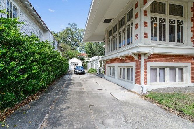 Historic Centanni home, once site of lavish Christmas displays, hits ...