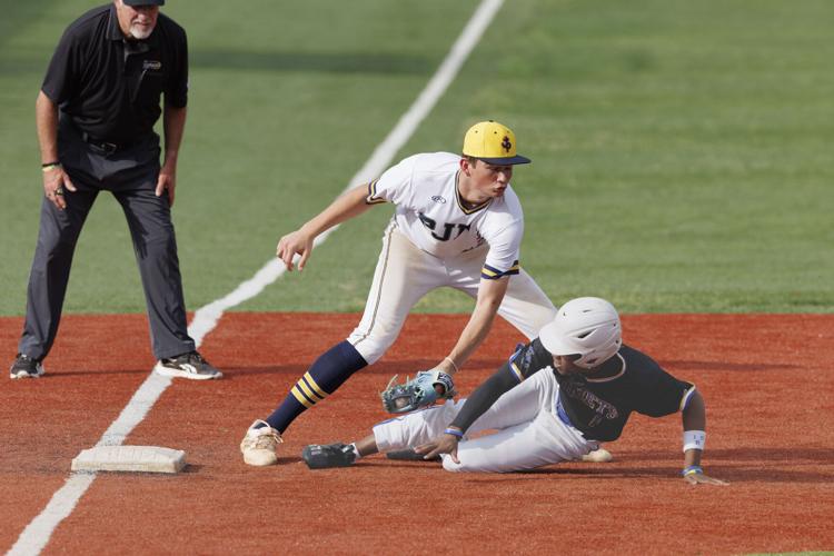 Andrew Hoff's walk-off single forces a third game | St. Tammany ...