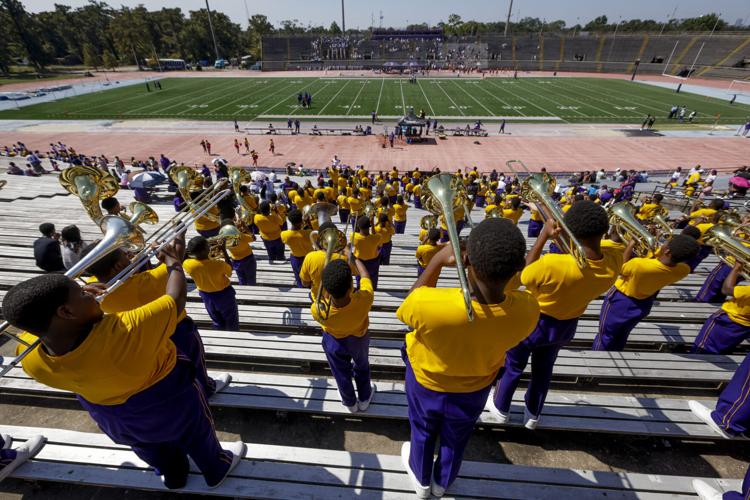 Early touchdowns decide outcome between St. Augustine and Holy Cross ...