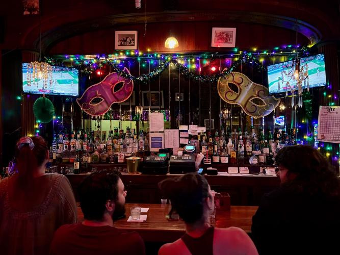 NOLA bars still welcome locals amid Super Bowl takeovers | Super Bowl ...