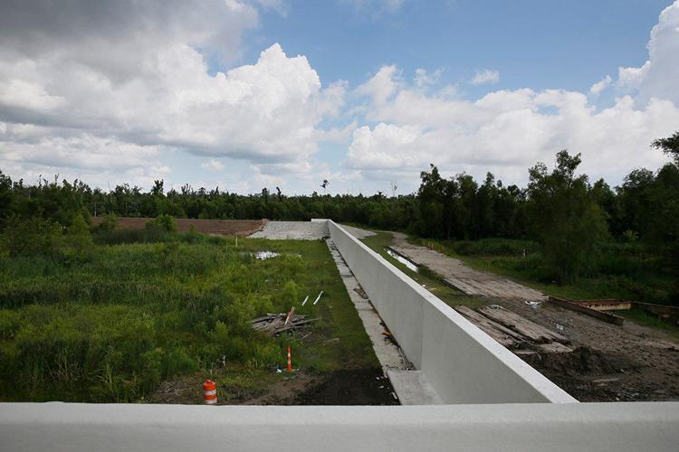 New Orleans area hurricane levee system: Mississippi River to Lake ...
