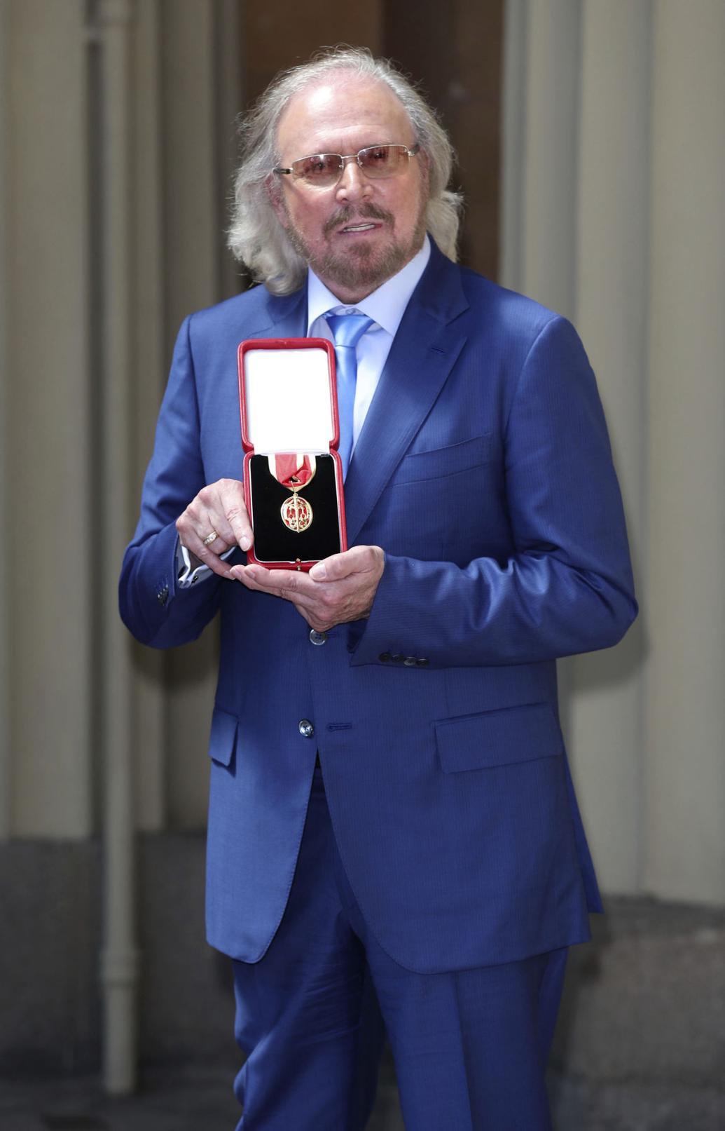 Bee Gees frontman Barry Gibb is knighted at Buckingham Palace | Photos ...