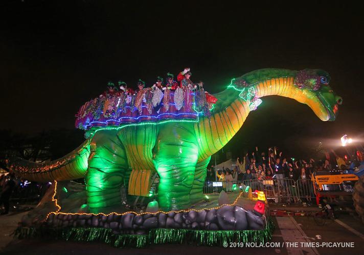 Bacchus presents 'Starring Louisiana' parade on Uptown route: See the ...
