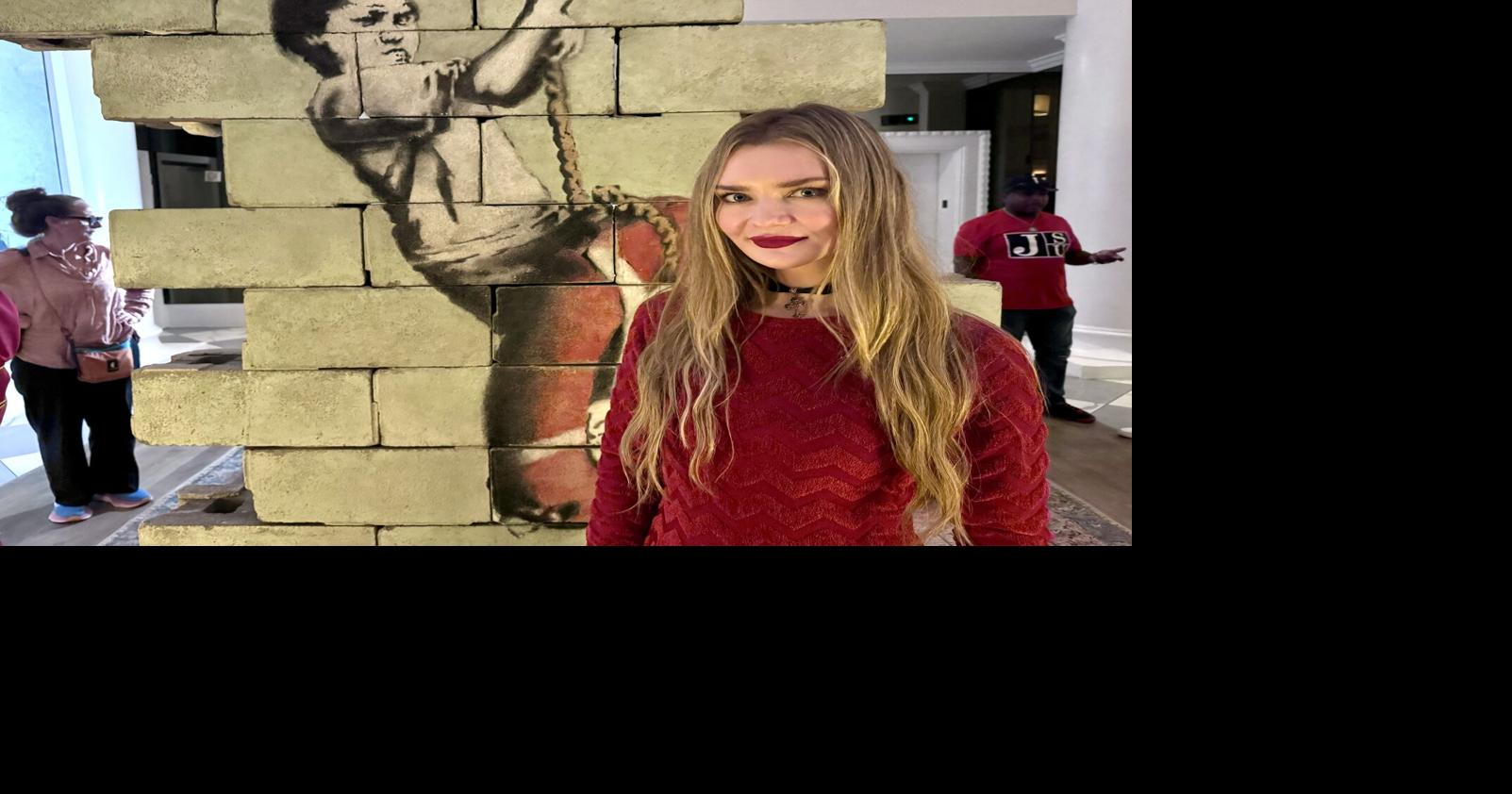 Convicted con artist Anna Sorokin attends Banksy unveiling | Arts ...