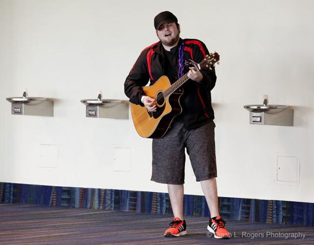 'American Idol' audition brings hopefuls to convention center ...