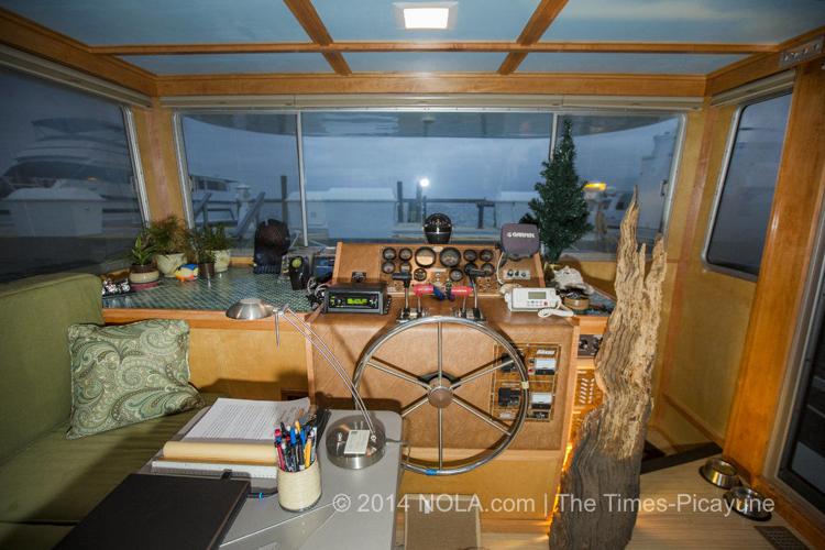 At home on the water: architect Don Helgeson renovates a houseboat and ...