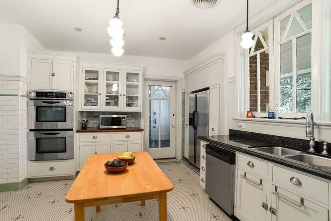 Historic Centanni home, once site of lavish Christmas displays, hits ...