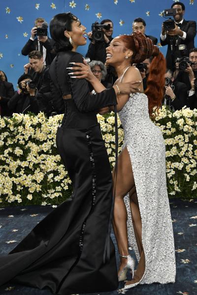 Former LSU star Angel Reese walks the Met Gala for Vogue ...