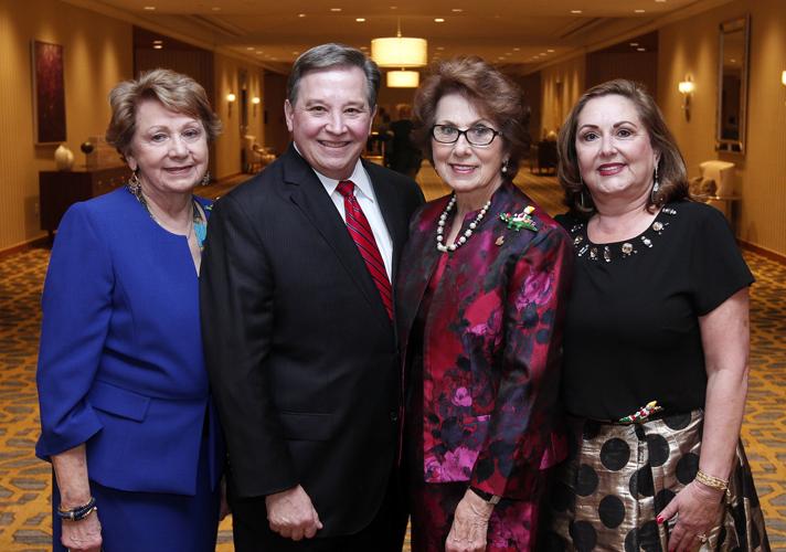 Nell Nolan: Ladies Leukemia League, Ballo di Natale, Patio Planters ...