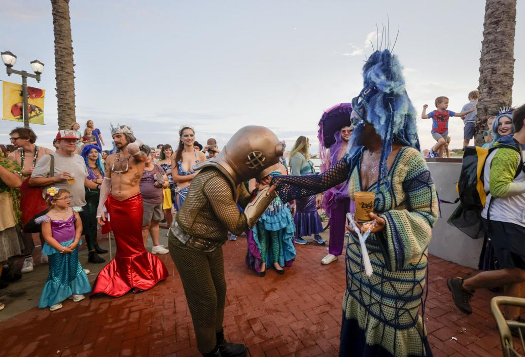 Photos: Inaugural Mermaid Parade makes a splash along Mississippi River ...