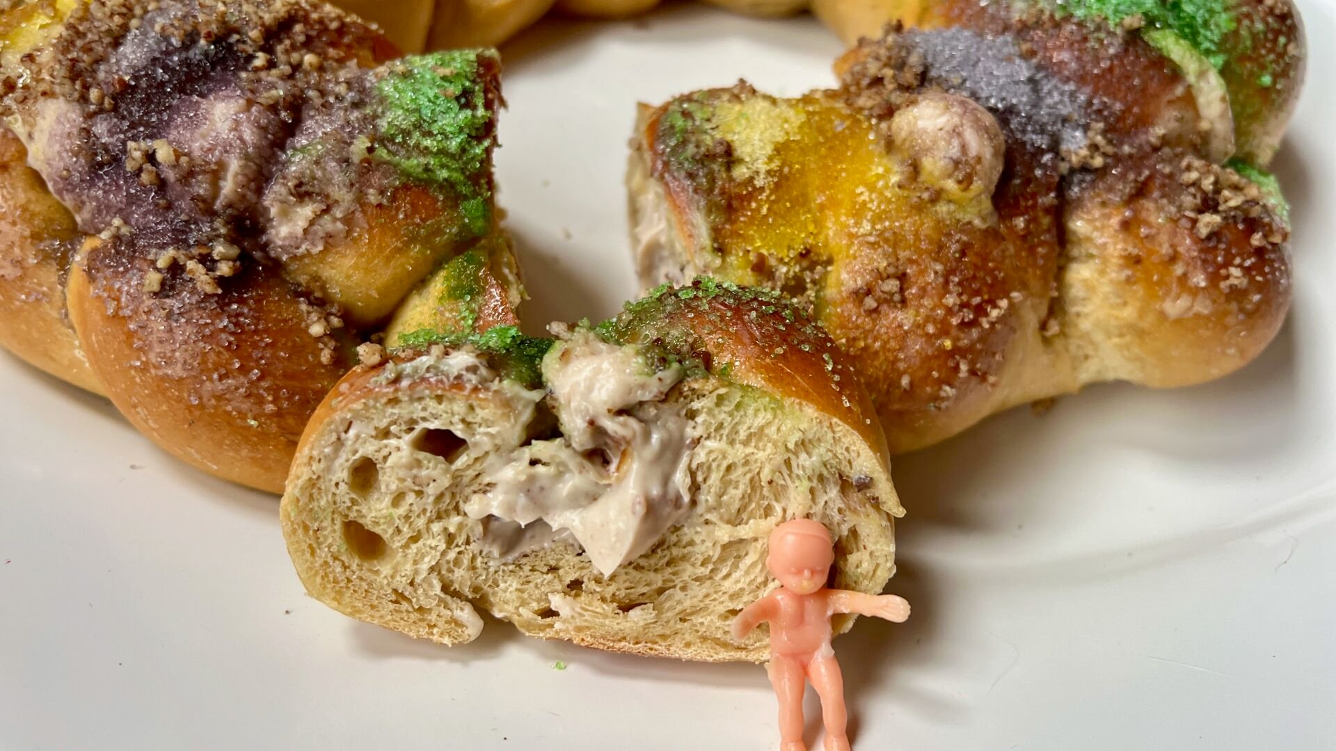 Bayou Bagel makes bagel king cakes for Mardi Gras 2025 | Mardi Gras ...