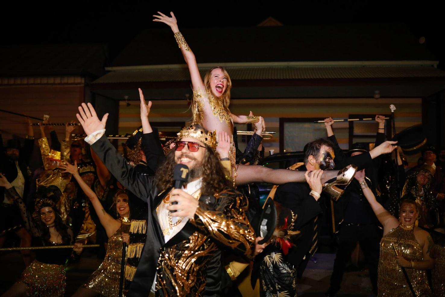 Krewe of O.A.K. Midsummer Mardi Gras parade in Carrollton | Events ...