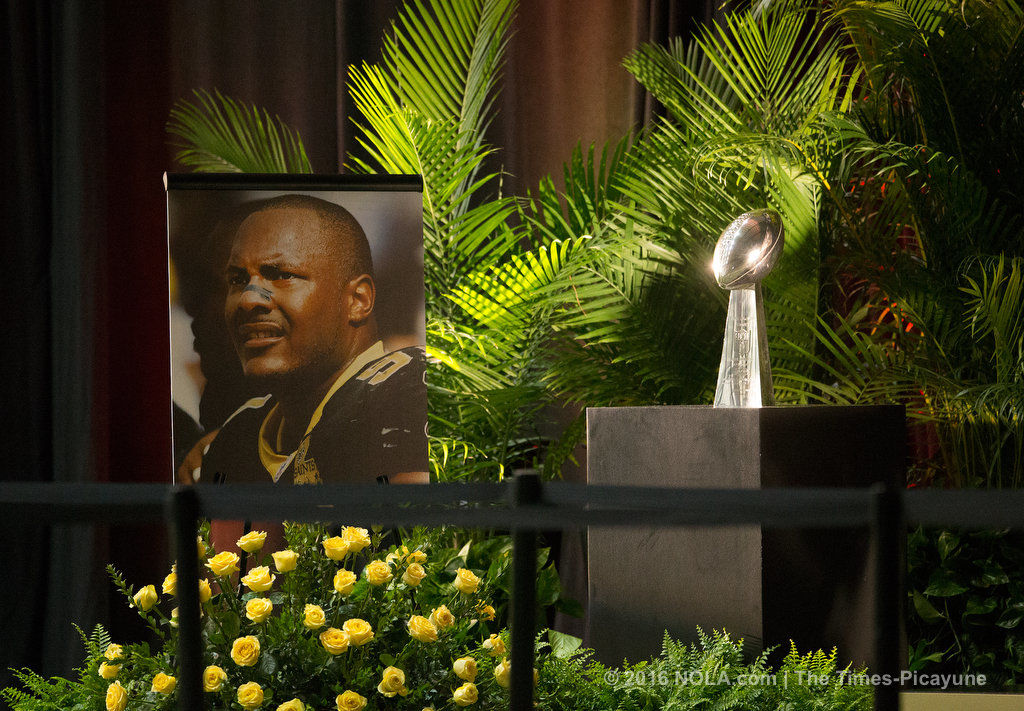 Will Smith death: Fans, former teammates pay respects at visitation for ...