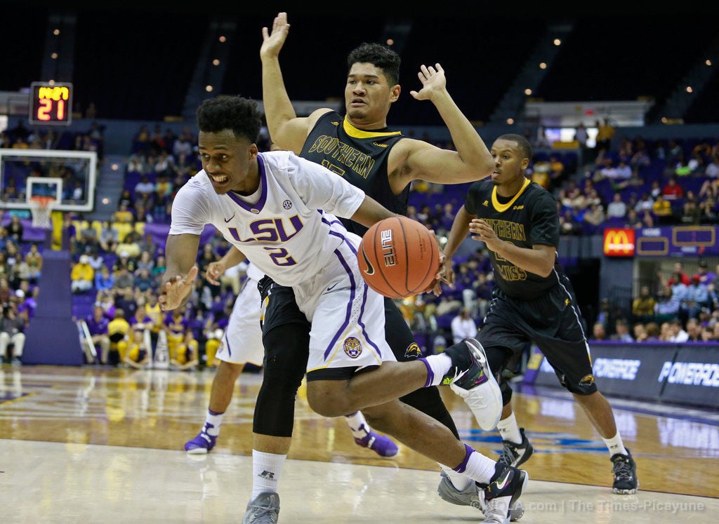 Former LSU star accused of taking bribes, rigging games | Colleges ...