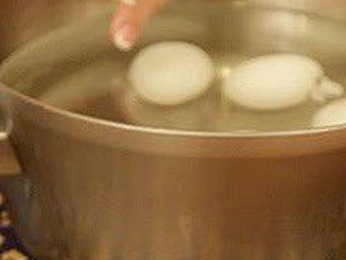 how to boil eggs.com.html