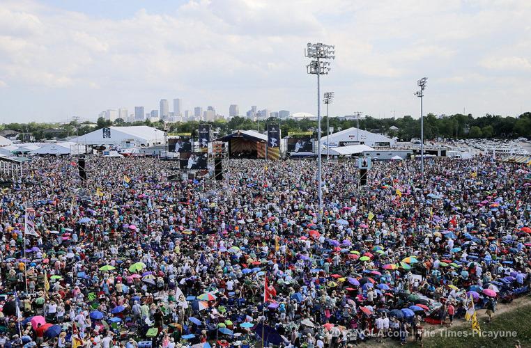 Elton John dazzled an enormous crowd at the 2015 New Orleans Jazz Fest ...