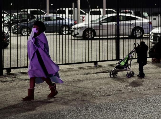 Four-alarm fire roars in New Orleans East apartment complex | Crime ...